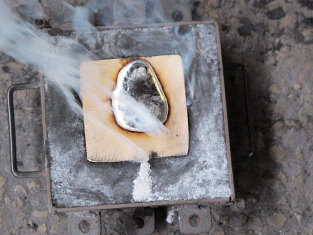 Wood Casting by Hilla Shamia: Molten Aluminium and Charred Wood ...
